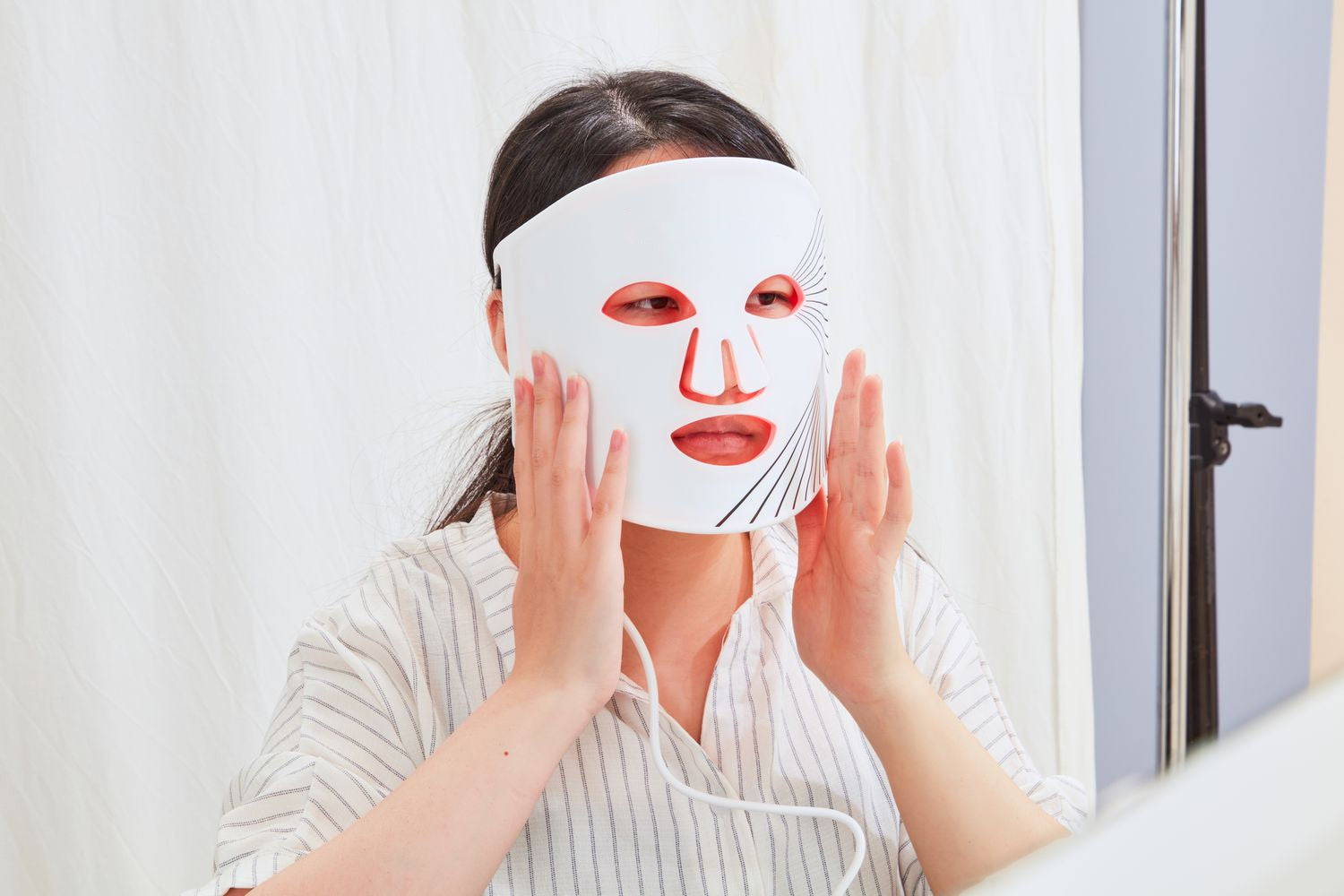WHAT IS LED LIGHT THERAPY AND WHAT SKIN CONDITIONS CAN IT HELP what-is-led-light-therapy-and-what-skin-conditions-can-it-help