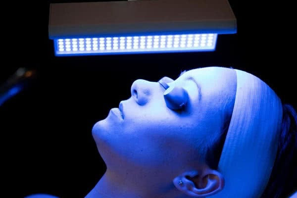 HOW DOES LED LIGHT THERAPY WORK ON ACNE BACTERIA – SkinImpact LED