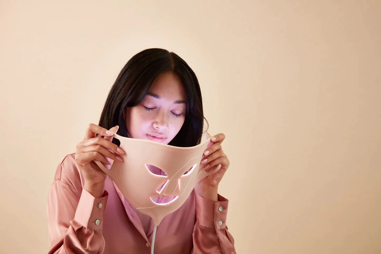 3 WAYS LED LIGHT THERAPY DIFFERS FROM A TANNING BED – SkinImpact LED